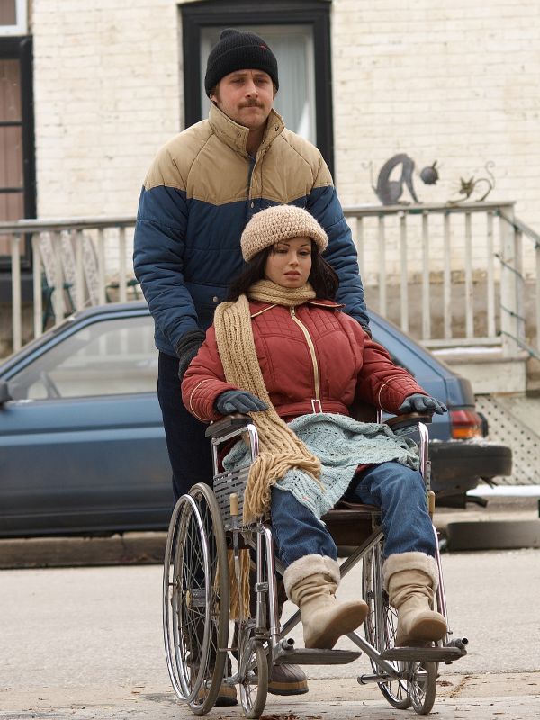 Lars And The Real Girl Synopsis