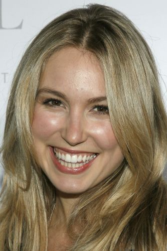 Sarah Carter | Biography, Movie Highlights and Photos | AllMovie