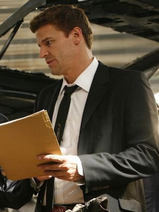 Bones : Soccer Mom in the Mini-Van (2007) - Allan Kroeker | Synopsis ...